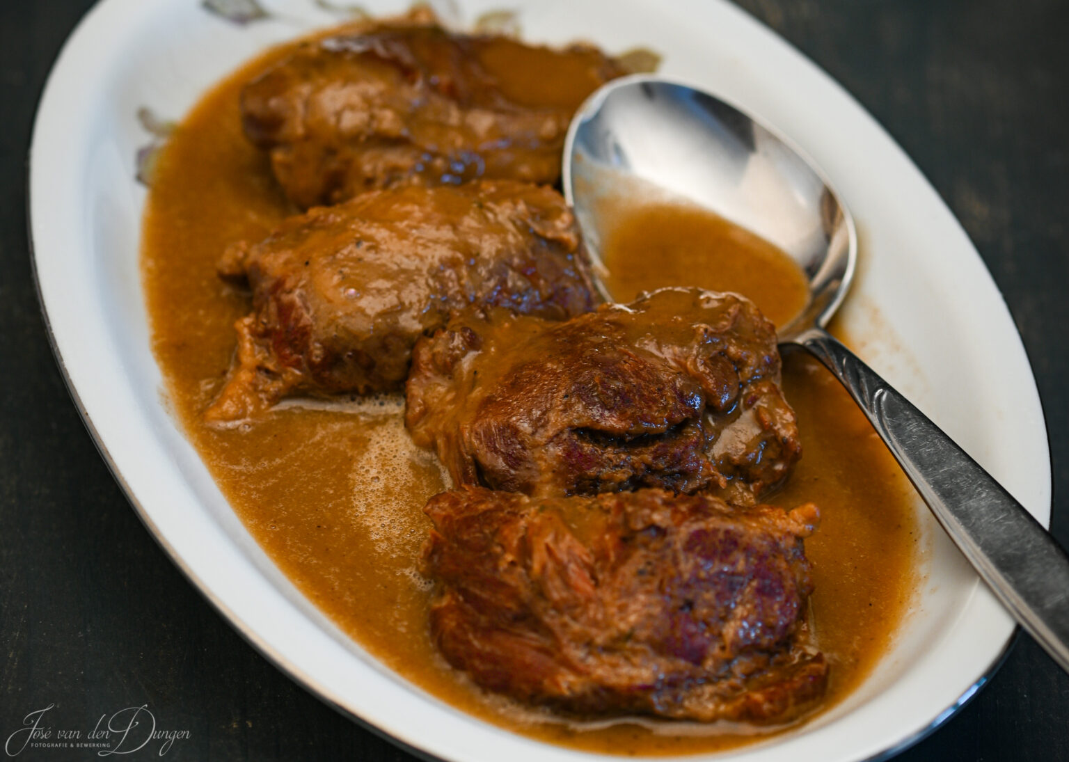 Stoof van varkenswang, rode ui en venkel uit de slowcooker – Recept.nl